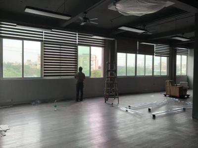 Cina Tende oscuranti antivento oscuranti di colore chiaro Tende a rullo motorizzate 100% poliestere in vendita