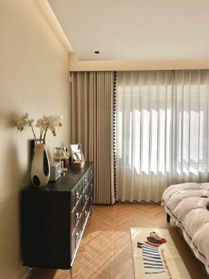 Cina Tende a mantovana in poliestere a doppio strato su misura pronte per il soggiorno in vendita