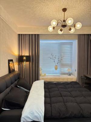 Cina Tende a mantovana in poliestere a doppio strato su misura pronte per il soggiorno in vendita