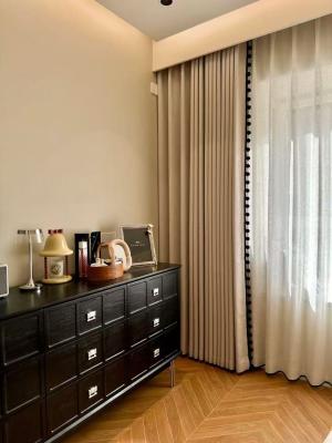 Cina Tende a mantovana in poliestere a doppio strato su misura pronte per il soggiorno in vendita