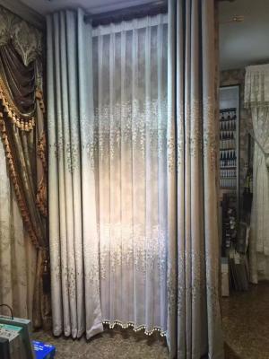 Cina Tende a mantovana in poliestere a doppio strato su misura pronte per il soggiorno in vendita