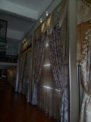 Cina Tende a mantovana in poliestere a doppio strato su misura pronte per il soggiorno in vendita