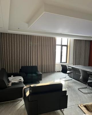 Cina Automatico a batteria azionato a motore blackout zebra persiane a rulli tende per Windows Zigbee APP in vendita