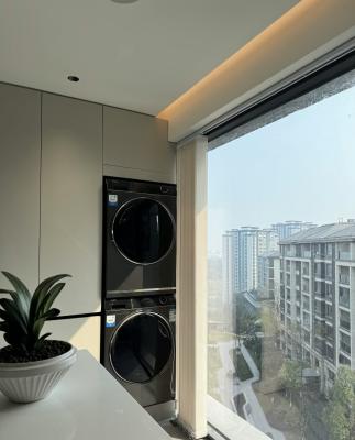 Cina Automatico a batteria azionato a motore blackout zebra persiane a rulli tende per Windows Zigbee APP in vendita