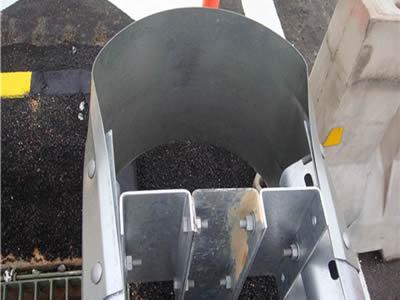 el bloque de la compensación de la U-sección está instalado en barrera mediana.