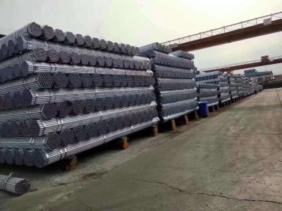 China 4 die“ Diameter om Staalbuis door Hete Ondergedompelde Gegalvaniseerde Staalplaat wordt gemaakt Te koop