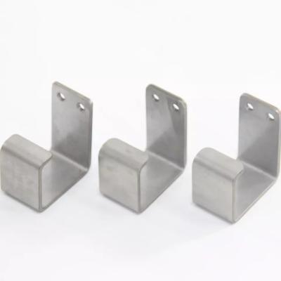 Cina Parti di stampaggio in alluminio Fabbricazione su misura di lamiere metalliche con stampaggio, punzonatura e piegatura in vendita