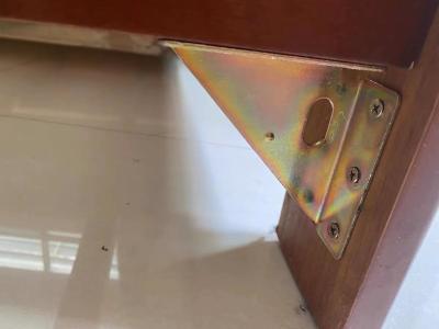 Cina Codice metallico lucidato personalizzabile per tavoli di legno Nanfeng e opzione di personalizzazione in vendita