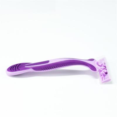 China Triple stainless steel blade razor with lubricating strip for sale