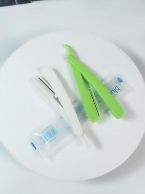 China plastic disposable barber razor for sale