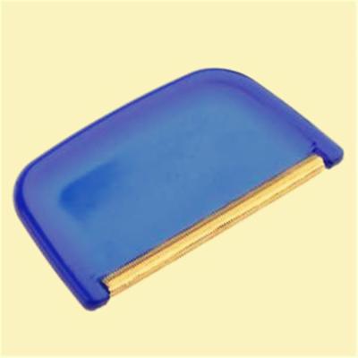 China Wool Care Lint Cashmere Comb in plastic material for sale
