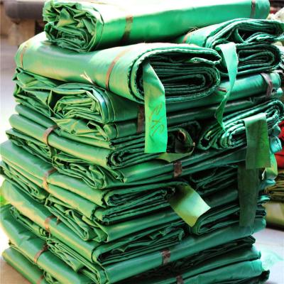 China Lona laminada revestida brillante de alta calidad del Pvc de la prenda impermeable para la cubierta del camión en venta