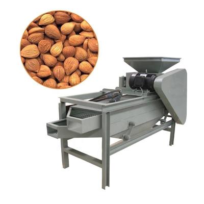 Cina Energy Saving Nuts Shelling Machine Almond Shell Breaker Machine 500KG/H in vendita