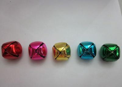 China o sino de tinir do ferro material dourado e de prata da cor sinos e de tinir transversais pequenos do Natal ornament acessórios à venda