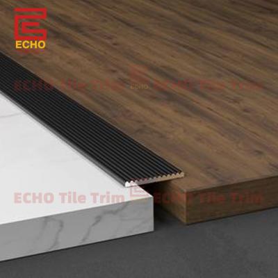 China Zwarte Platte Metalen Vloer Overgangsstrip Deurdrempel Strips 4 in Te koop