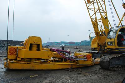 China Gebohrte Stapel-hydraulischer Gehäuse-Oszillator-große haltene Kraft zu verkaufen