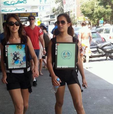 China portable battery powered lcd advertising screen for outdoor for sale