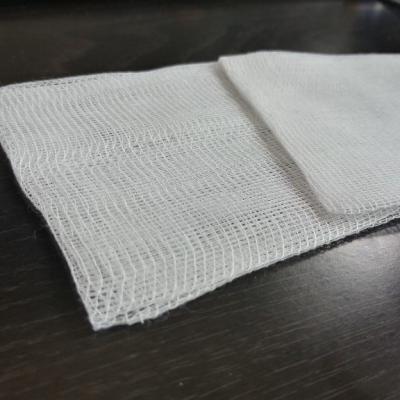 中国 リントの乾燥した通気性の医学のガーゼの綿棒の柔らかく快適な16ply病院無し 販売のため