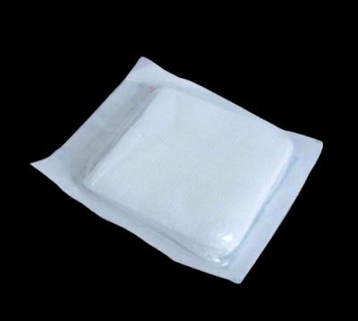 中国 医学的用途のための吸収性の白いガーゼ ドレッシングの綿棒2*2 3*3 4*4 販売のため