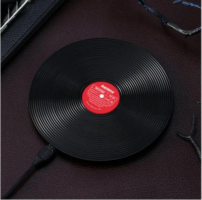 China Round Shape Fast Charge universal QI Mobile Phone Wireless Charger for sale
