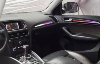 Cina Luci ambientali pianoforte nero per Audi Q5 (2010-2018) in vendita