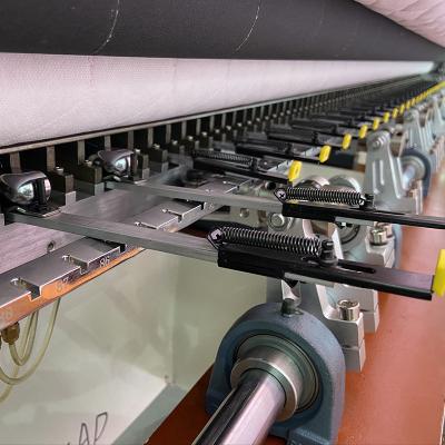 中国 キルトの作成のためのコンピュータ化されたロックのステッチの多針キルトにする機械 販売のため