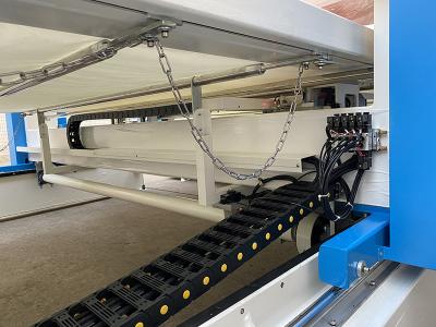 China o computador do CNC da largura de 2400mm guiou a baixa vibração estofando da máquina à venda