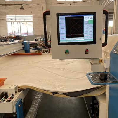 China o computador do CNC da largura de 2400mm guiou a baixa vibração estofando da máquina à venda