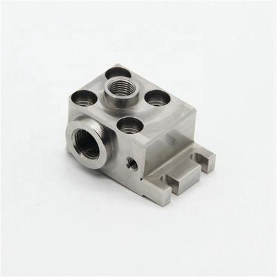 Cina Precisione industriale di lavorazione del metallo Risparmio di potenza CNC di lavorazione del metallo per leghe fresatura di parti di tornitura in vendita