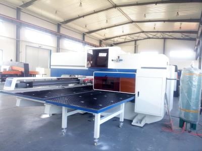Cina Punzonatrice idraulica industriale della torretta con le stazioni rotatorie della lavorazione con utensili in vendita