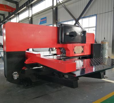 Cina Macchina della pressa meccanica di CNC di colore rosso per il piatto d'acciaio, rendimento elevato in vendita