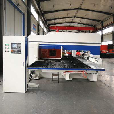China Máquina de perfuração hidráulica industrial da placa do Cnc para a linha central do controle da chapa metálica 3 - 4 à venda