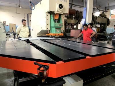 Cina accuratezza idraulica di alta alimentazione della macchina della perforazione di foro della punzonatrice di CNC di spessore di 6mm in vendita