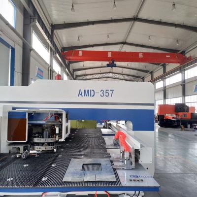 Cina Macchina idraulica durevole della pressa meccanica della lamiera sottile di CNC una garanzia di anno in vendita