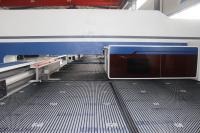 China Closed Type Turret CNC Hydraulic Punching Machine for sale