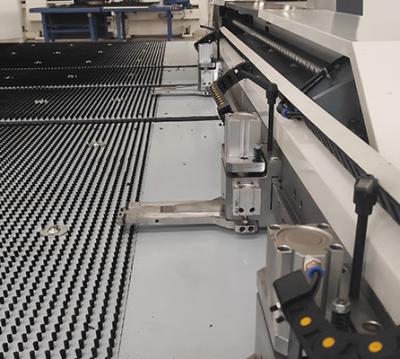 China Tipo servo máquina de batida da imprensa de perfurador da torreta do Cnc à venda