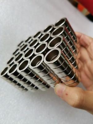 Cina Magnete Ring Ni Cu Ni Impact del neodimio stampaggio ad iniezione resistente in vendita