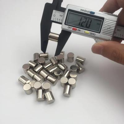 China Elevado desempenho super do neodímio N52 do ímã de NdFeB do disco à venda