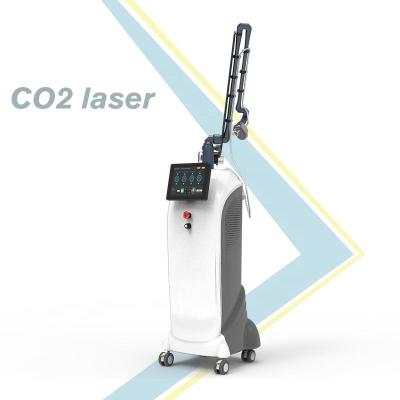 Cina Trattamento frazionario del pigmento di bellezza della macchina del laser di CO2 di ringiovanimento della pelle in vendita