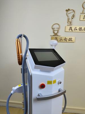 중국 755/808/1064 NM STANDING 다이오드 레이저 탈모 기계 ABS / 스테인레스 스틸 공기 / 물 냉각 대상 지역 판매용