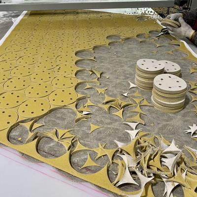Cina Dischi di sabbia in oro da 5 pollici con appoggio a gancio e loop 17 fori in vendita