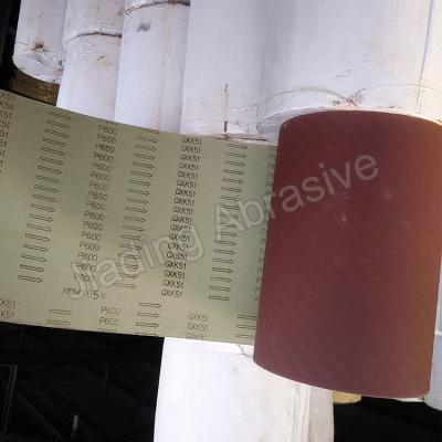 Cina 40-240 Grit Dimensione Ossido di alluminio nero Emery Tissu abrasivo Jumbo Roll per carta vetraria in vendita