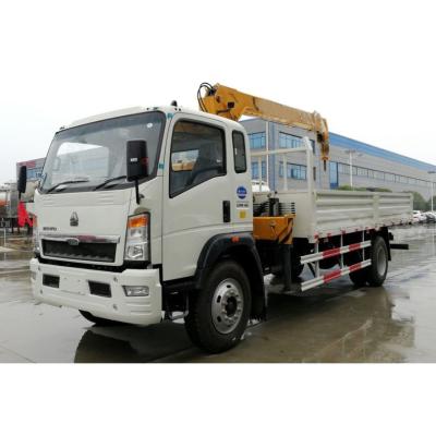China Sinotruk HOWO Telescopic Boom Truck Mounted Crane 5 Ton For Construction Material Transportation for sale