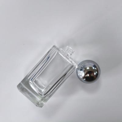 Cina Flaconi di profumo in vetro borosilicato da 50 ml, personalizzati, spray, roll-on, pompa a pressione, tipo di sigillatura in vendita