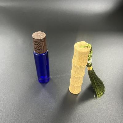 Cina Flaconi roller alla menta piperita da 5 ml sfusi con tappo in legno in vendita