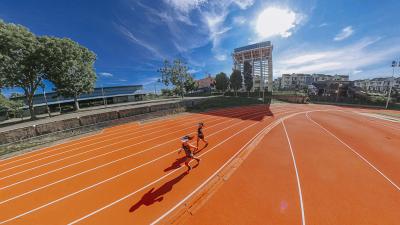 Cina Campo da giuoco di gomma molle pareggiante durevole della pavimentazione di Epdm della pista di Epdm in vendita