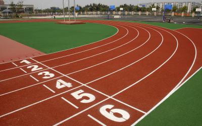 China Esportes de Eco da espessura de 9MM que pavimentam a pista de atletismo atlética completa do plutônio do bom nivelamento à venda