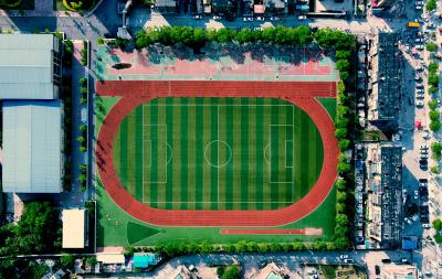 China A pista de atletismo exterior do campo de jogos da escola surge o material amigável de Eco à venda