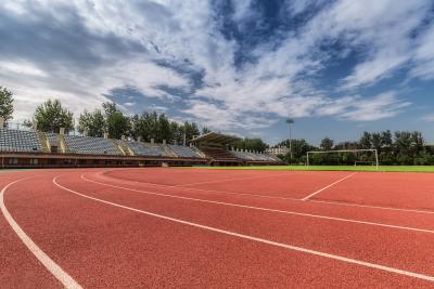 China Revestimento UV dos esportes do campo de jogos da resistência da pista de atletismo de borracha exterior à venda