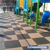 China Recycled Rubber Interlocking Playground Tiles 50x50cm 2cm Thick Waterproof for sale